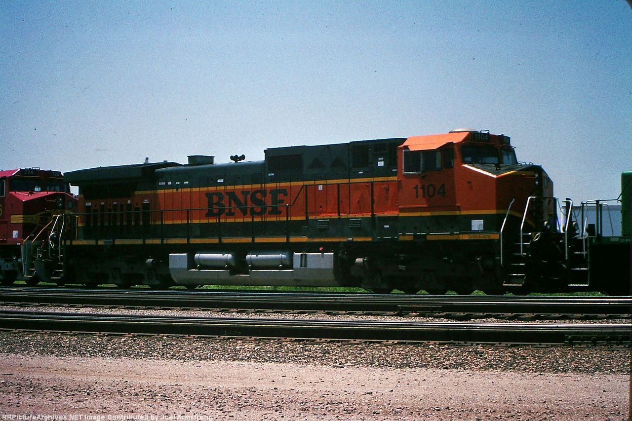 BNSF 1104